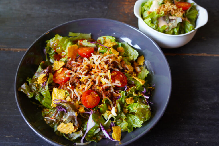 猫とポニーとオムライス。200年の時を刻む古民家カフェでとびきり素敵な時間を | Localprime【兵庫県のとっておきの体験を】