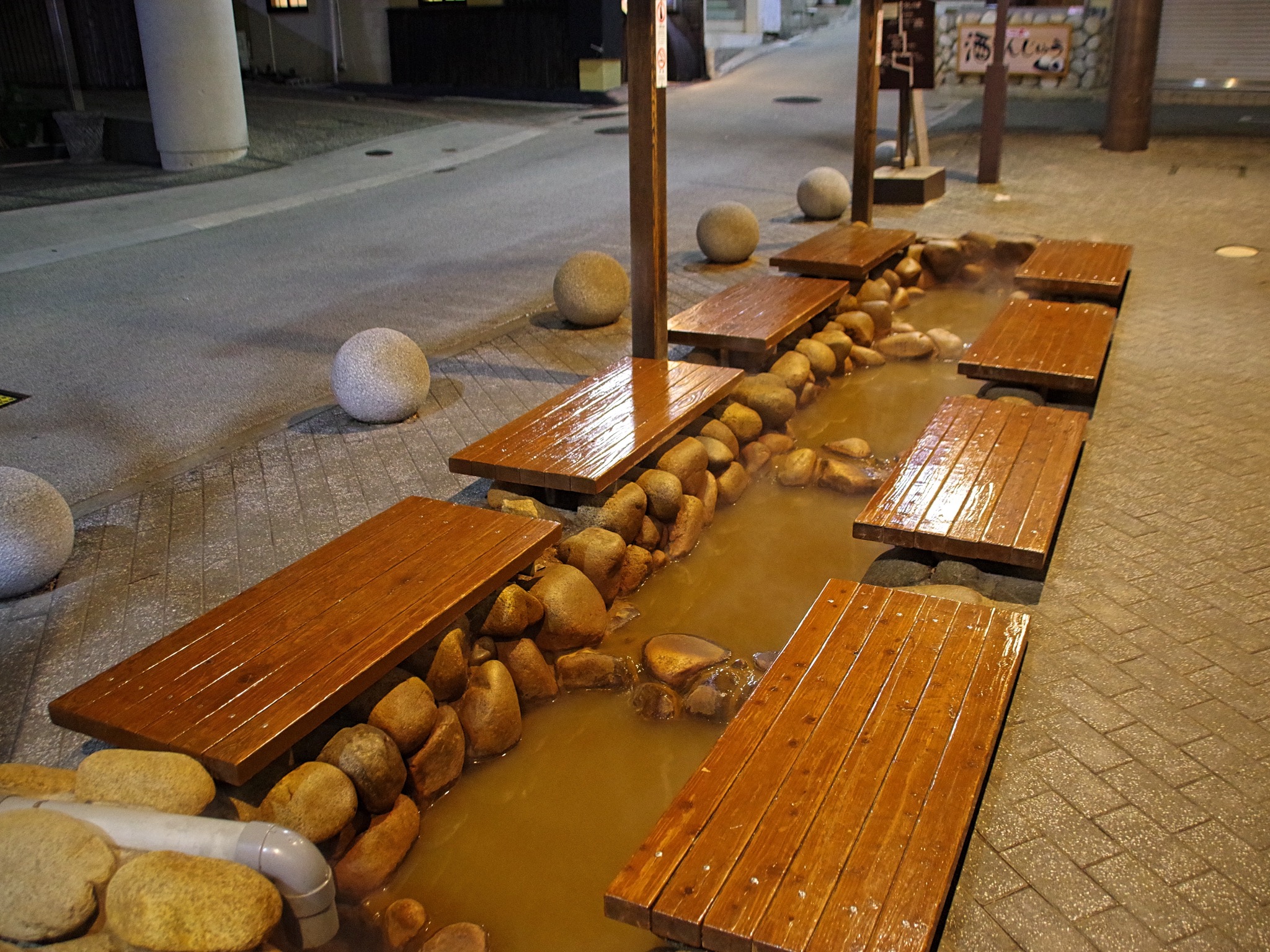 神戸の街に泊まって無料シャトルバスで有馬温泉へショートトリップ！ | Localprime【兵庫県のとっておきの体験を】